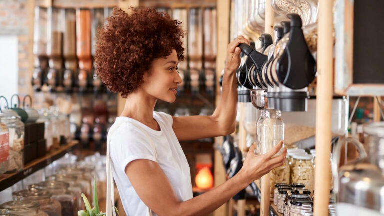 36 easy ways to reduce plastic use and tips to go plastic-free - renouvo